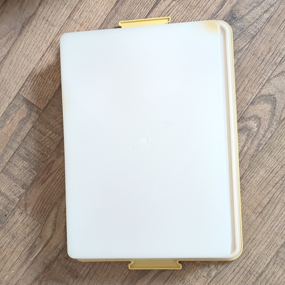 Tupperware | Kitchen | Vintage Harvest Gold Tupperware Cake Holder ...